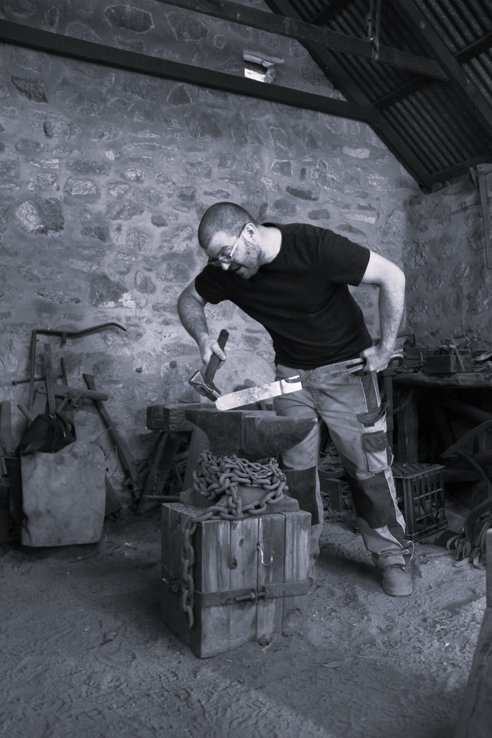 Discover our beautiful knives and blacksmithing courses in Alice Springs